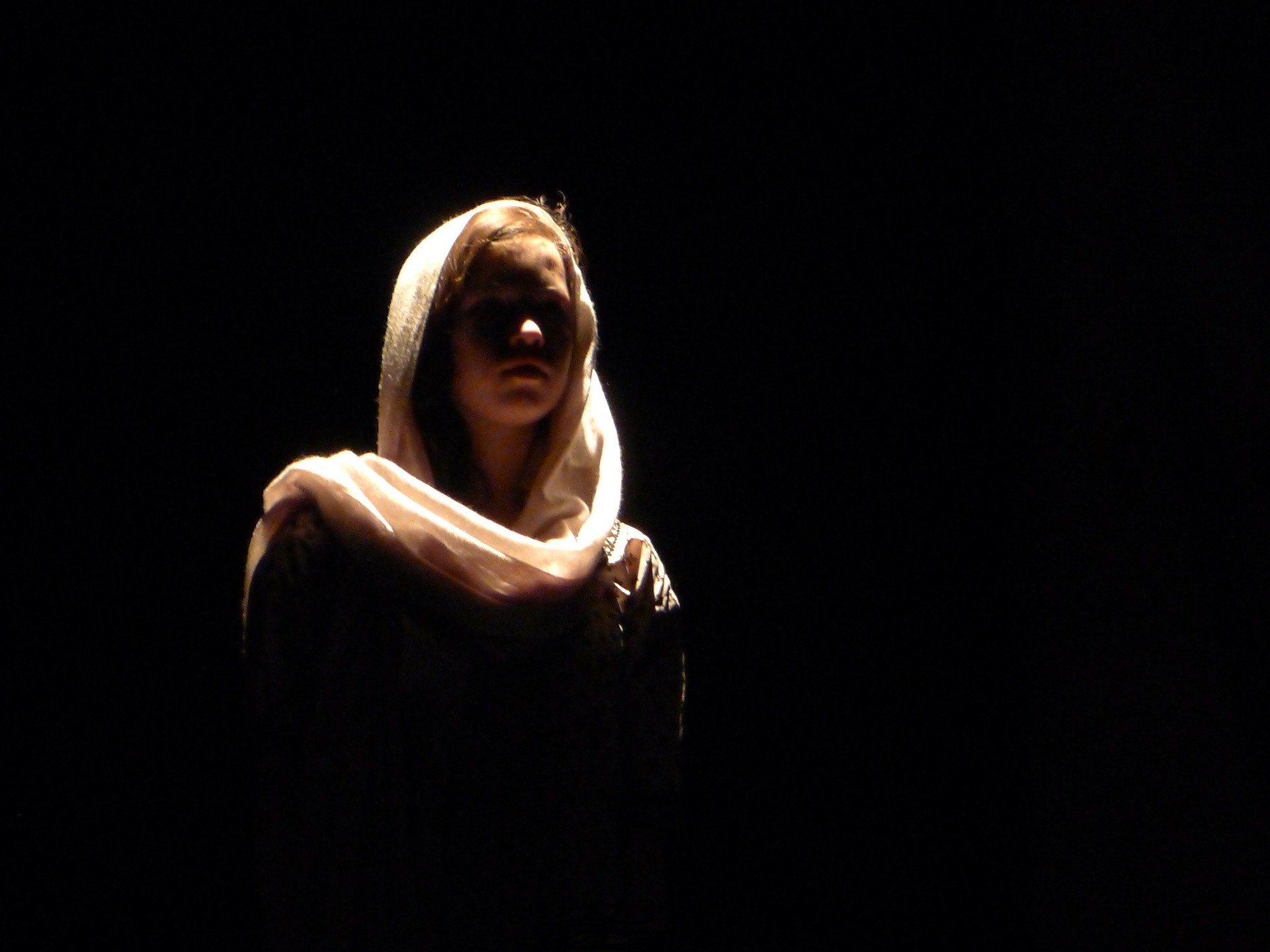 Theatrical Stage Lighting | Theatre Lighting Design & Tips